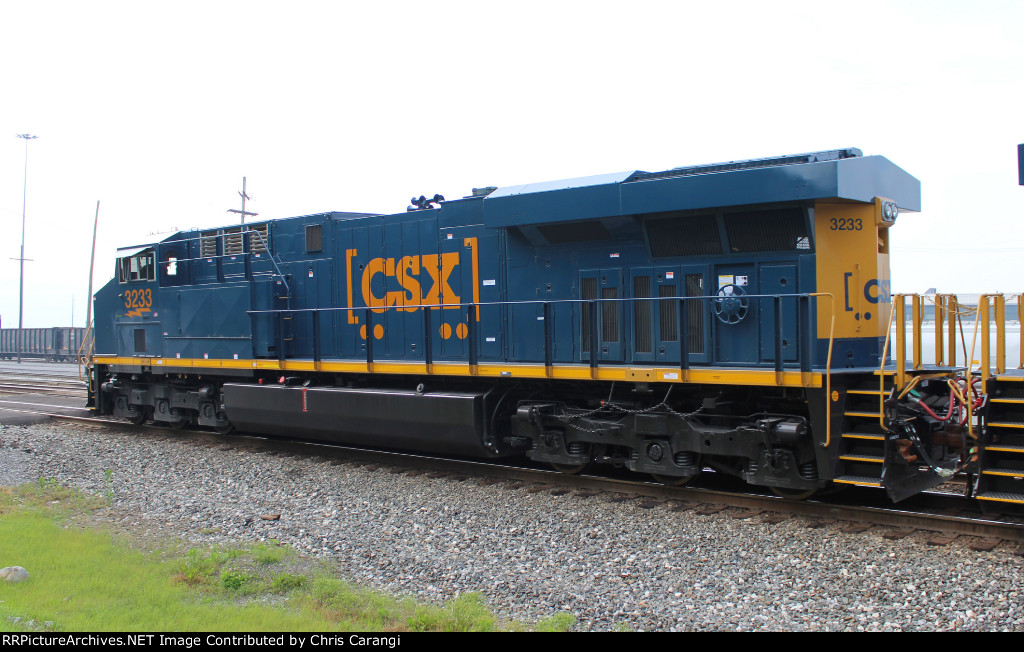 CSXT 3233 on U777-09